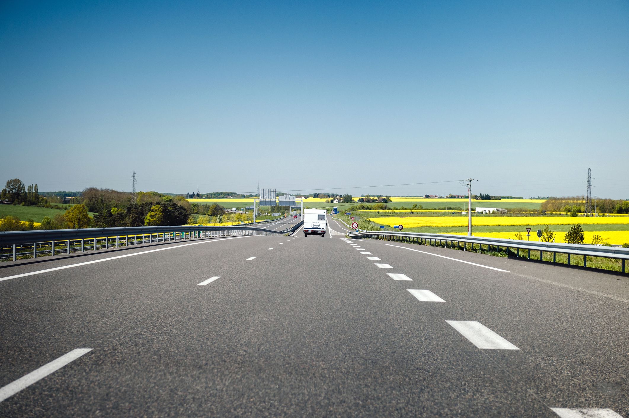 À quelle vitesse rouler sur une bretelle d’insertion d’autoroute